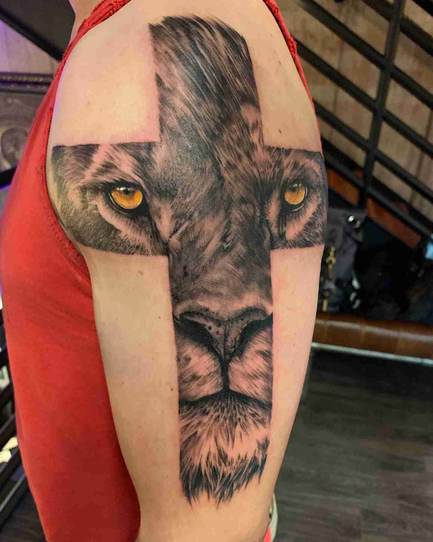17 Cross & Lion Tattoo Ideas that Blends Faith and Power - Tattoo Imprints
